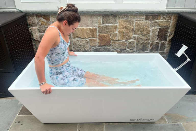 The Power of Cold Therapy: How Ice Baths and Cryotherapy Are Changing ...